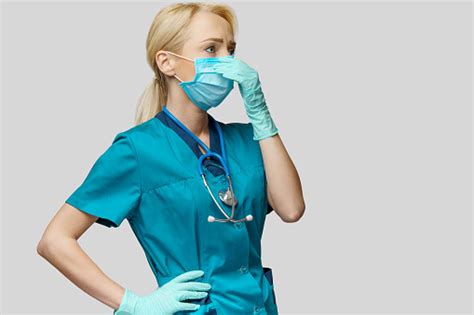 보호 마스크와 고무 또는 라텍스 장갑을 착용 청진기를 가진 의사 간호사 여자 간호사에 대한 스톡 사진 및 기타 이미지 간호사 건강관리와 의술 라텍스 Istock