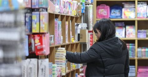 새학기 앞두고 학용품 쇼핑