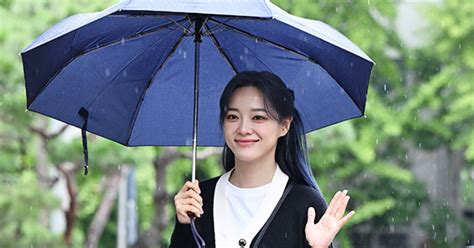 김세정 가을비 속 극세사 각선미 [포토엔hd]