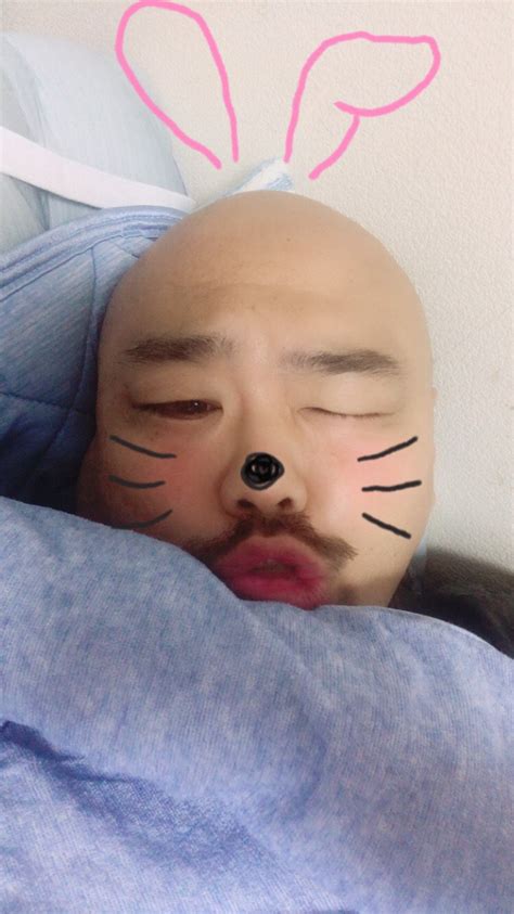 安田大サーカス クロちゃん On Twitter マジでそろそろ寝ないとやばいしん！ あと3時間ぐらいしか寝れないしん！ ぴょんぴょんグー