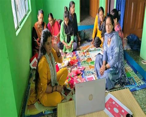पौड़ी गढ़वाल Cm धामी की धर्मपत्नी गीता धामी ने केमेड़ी जैविक समूह के