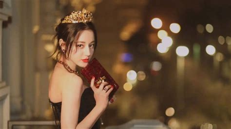 迪丽热巴录节目意外受伤 爱壹帆