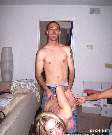 Молодежь занимается сексом в общественных местах Pic