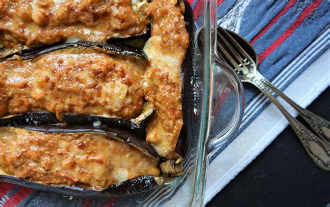 Aubergines farcies à la tomate et pois chiche
