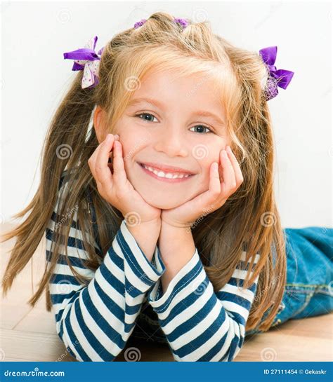 Fille De Sourire Photo Stock Image Du Beauté Heureux 27111454