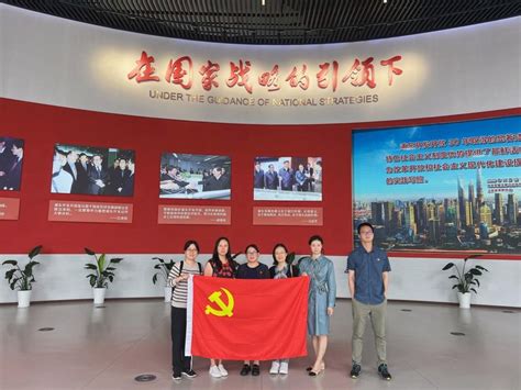 【悟思想伟力 建时代新功】物理学院党委组织开展“沿着习近平总书记上海足迹”实践研学活动