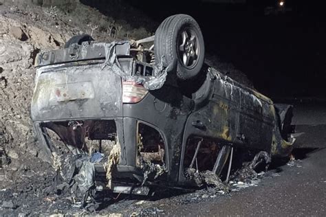 Un Vehículo Se Incendia En La Carretera De Maciot A Femés Tras Volcar