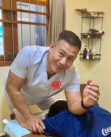 หนุ่มใหญ่ วัยฉะกัน On Twitter รู้สึกปวดหลัง อยากโดนคุณหมอรีดเส้นเอ็นจัง
