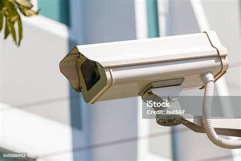 안전카메라 감지하여 사조 시계 오른쪽 감시에 대한 스톡 사진 및 기타 이미지 감시 거리 경찰관 Istock