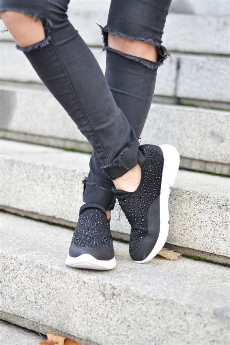 Black Crop Top Outfit Ideas With Jeweled Sneakers