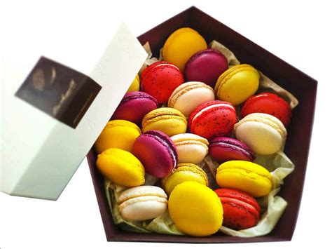 Chocolaterie Ръчно изработени шоколадови бонбони фигури и торти