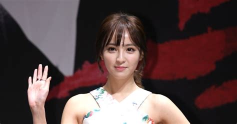 정혜성 은근한 노출 의상 후끈