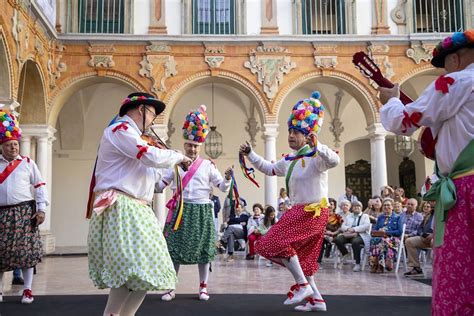 Fuente Tójar llena de color y alegría la Feria de los Municipios con la singular actuación de