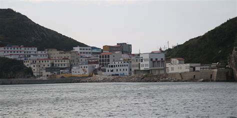 신안의 먼 바다 위 아름다운 보물섬 홍도