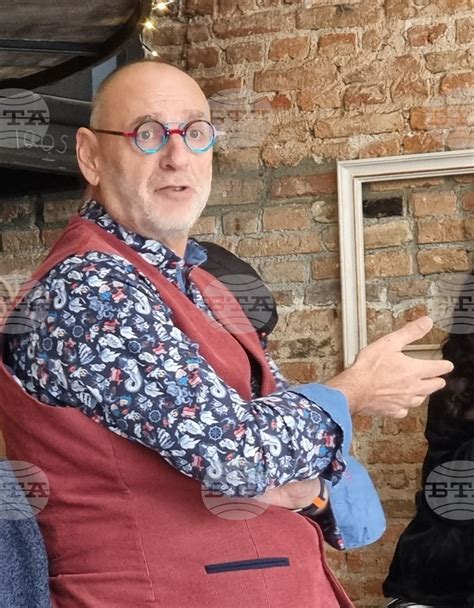 Антинародните приказки на Любен Дилов син надничат политически