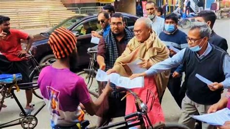 ‘ডামি নির্বাচন বর্জনের আহ্বান জানাতে লিফলেট হাতে রাজপথে রিজভী