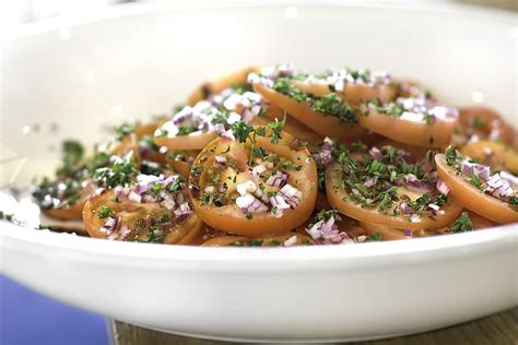Tomatsallad med rödlök persilja och balsamvinäger Recept och