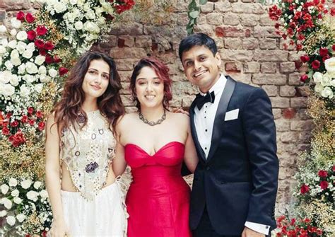 Fatima Sana Shaikh Kisses Ira Khan As Aamir Khan Stays Blurred In