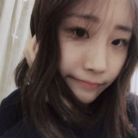 女孩子的手自拍 女孩子自拍 伤感说说吧