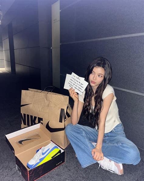 Newjeans Community Post 사진 출처뉴진스 공식 인스타 다니엘 너무 이쁜거 아니야💗🌞 뉴나잇🌙 내일