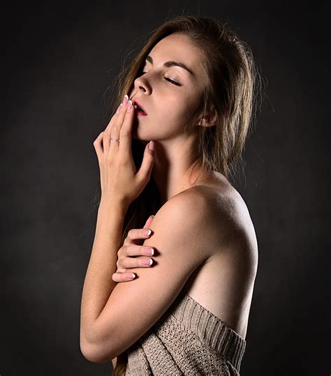 포쉬네일 용산전자랜드점 💛포쉬네일 용산💛 깔끔 풀컬러에 글리터포인트~👍🏻 당일예약가능 💫1회용 위생케어도구 사용💫 💟예약문의 및 위치