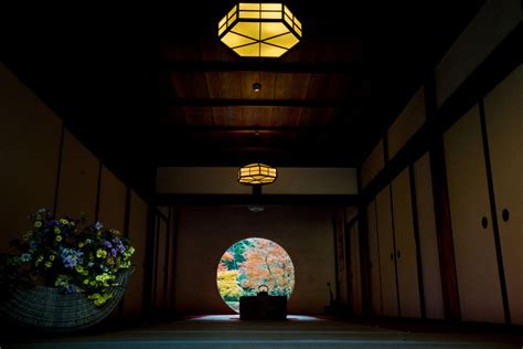 明月院 円窓 全景 GANREF