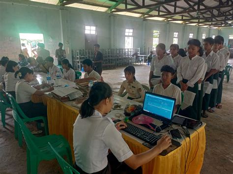 အမ်းမြို့ အမှတ် ၂ အခြေခံပညာအထက်တန်းကျောင်းခန်းမ၌ ပန်းခင်းစီမံချက်အဆင့် ၂ နိုင်ငံသားစိစစ်ရေးကတ