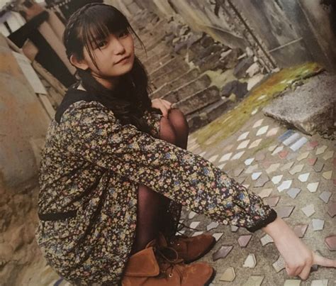 Suzuka Nakamoto Feet