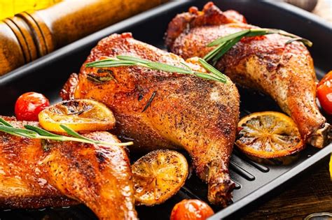 Muslo De Pollo Asado Casero Al Romero Foto Gratis