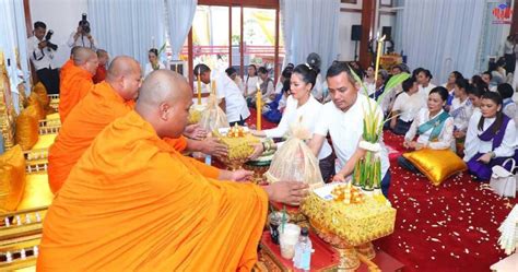 ឧបនាយករដ្ឋមន្ត្រី ស សុខា និងលោកជំទាវ អញ្ជើញចូលរួមពិធីបុណ្យកឋិនសាមគ្គីរបស់ ឯកឧត្តម កែ គឹមយ៉ាន