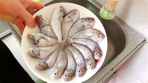 海边人真会做南鲳鱼只需要一种配料就这么香网友学习了 美食 菜谱 好看视频