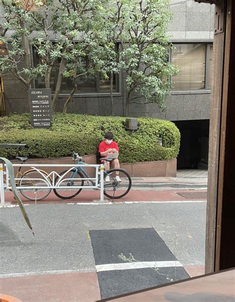 佐伯ポインティ（株ポceo） On Twitter 道で仕事してるところ友達に撮られた Yb24ahwah4