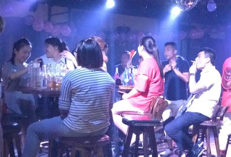 酒吧关门之后微醺是享受烂醉是遗忘宿醉是对清醒的反叛和逃亡 知乎