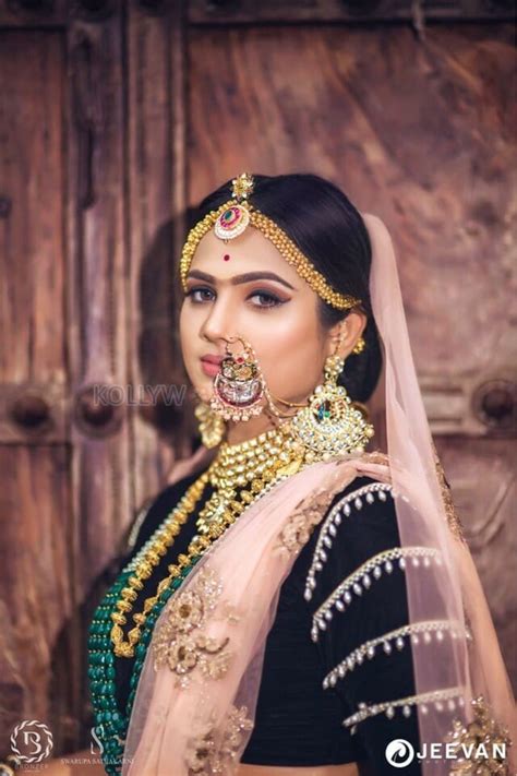 Aan Devathai Joker Actress Ramya Pandian Photos07 38828 Kollywood Zone