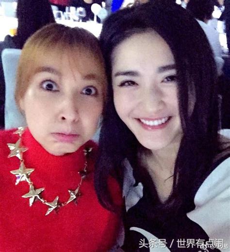 謝娜最近心情不錯，挺著大肚子也不忘與吳昕扮鬼臉曬自拍 每日頭條
