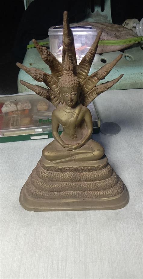 พระบูชา พิมพ์นาคปรก 7 เศียร ขนาดหน้าตัก 6 7นิ้ว ความสูงรวมฐาน 16 นิ้ว เนื้อทองเหลืองโลหะผสมก้น