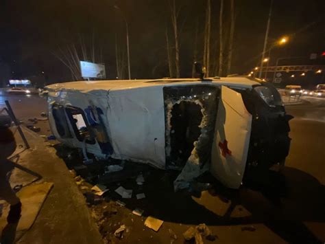 В Новосибирске иномарка протаранила машину скорой помощи пострадало