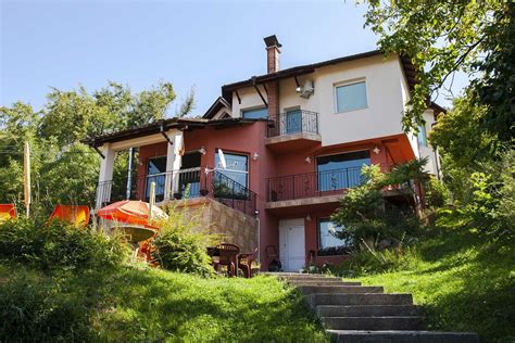 Вила бг Вили под наем къщи за гости и семейни хотели на планина