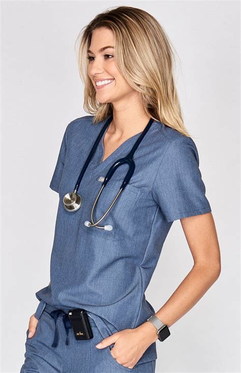 Pin By Mayda On Uniformes Médicos Medical Scrubs Fashion Nurse