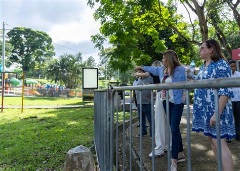 Recorrido De La Primera Dama Al Parque Omar