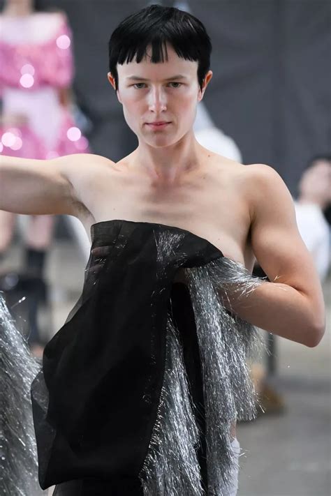 Model Strips Off To Try On New Clothes During Jaw Dropping Fashion Week Show Daily Star