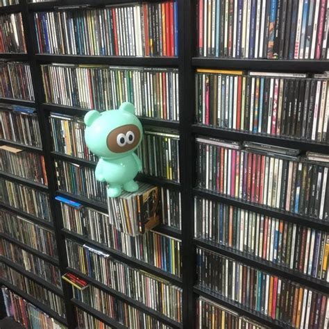 より yori Threads Say more