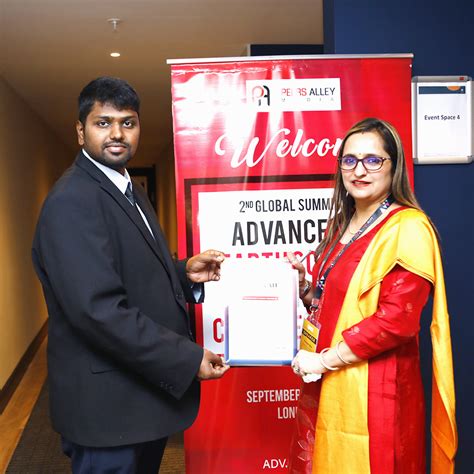 Adv Escc Scientist Photos Researchers Gallery Peers Alley Media