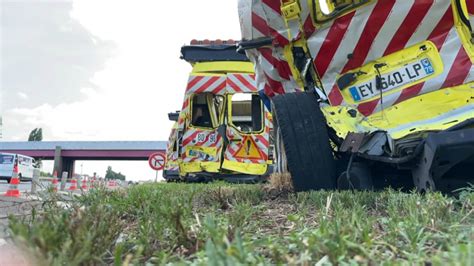Autoroute A7 Des Fourgons Accidentés Exposés Au Péage De Vienne Pour
