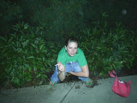 Peeing Girls Pissing Babe Drunk Piss Pee Drunk Pissers 100 Foto
