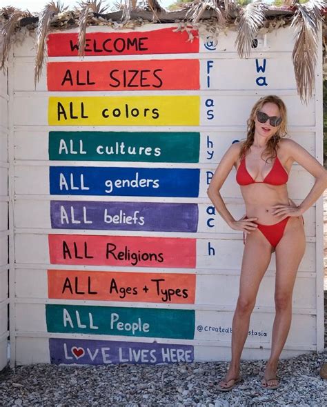 Heather Graham 53 Bares Her Sensational Figure In Tiny Red Bikini