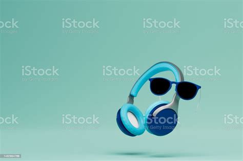청록색 배경에 헤드폰과 선글라스 복사 붙여 넣기 복사 공간 3d 렌더링 걷기에 대한 스톡 사진 및 기타 이미지 걷기 듣기