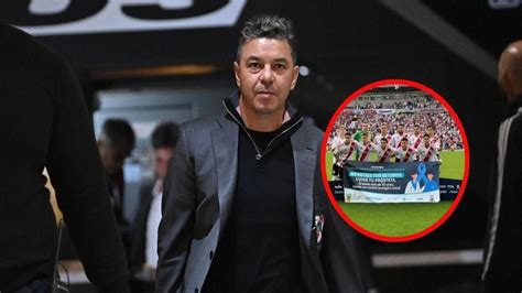 Gallardo Está Atento El Jugador De River Que Mira El Flamengo River