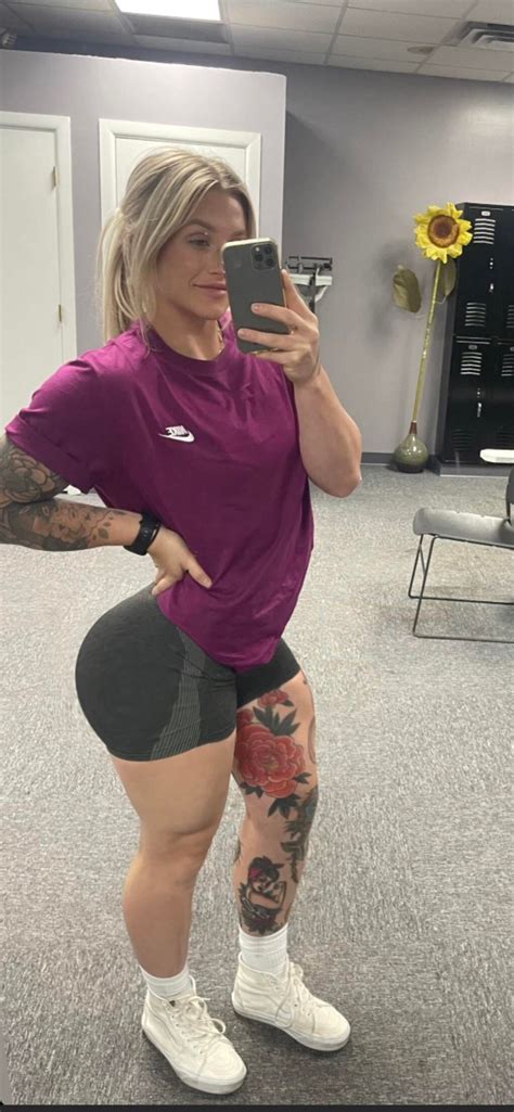 Big Booty In The Gym By Ninaring On Deviantart