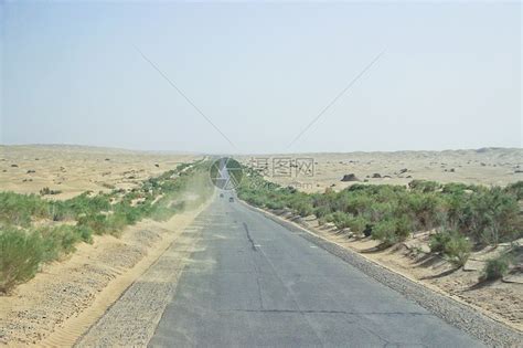 新疆沙漠公路高清图片下载 正版图片501153256 摄图网